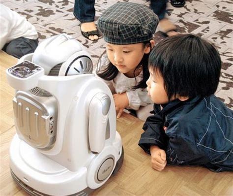 로얄층 어린이만 만날 수 있는 북한의 인공지능 로봇 로봇신문사