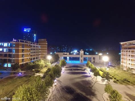 【校园风光】北大门夜景 新乡学院迎新网