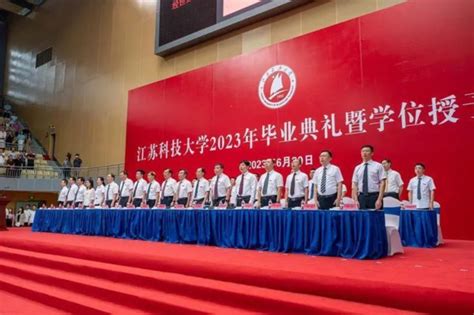 匍匐在地擦干祖国身上的耻辱毕业典礼上校长哭了 我苏网