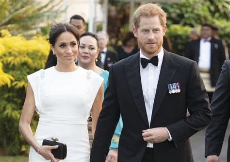 לכבוד הכריסמס הנסיך הארי ומייגן מרקל חשפו את בתם לראשונה Tmi