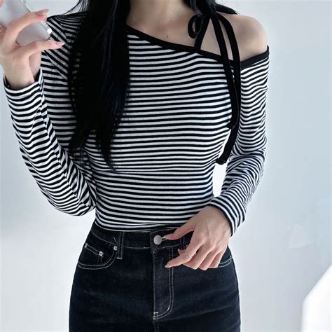 제이닝 완전예쁨 촉감굿 여리핏 카리나 스트라이프 언발 단가라 무지 허리잘록 크롭 스트링 가을 겨울 홀터넥 끈 발레코어 긴팔