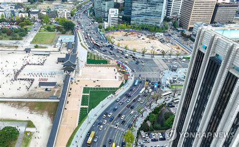 월대 복원 앞두고 막바지 공사로 분주한 광화문 연합뉴스