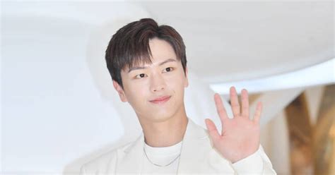 육성재 칼 빼들었다 “허위 사실 유포·사생활 침해 선처 없이 대응” [공식입장 전문]