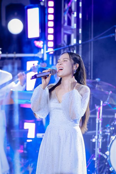 N Ca S Xinh P T Ng Bi N M T Kh I Showbiz C N Tr M C B Nh N Ng Ph I N Nhi U H P Ng