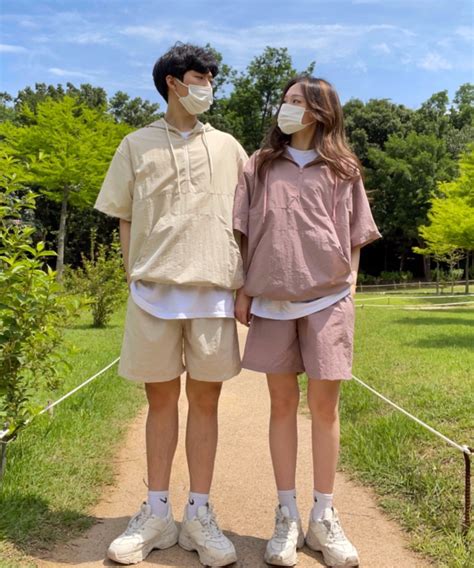 Set가격5컬러 커플룩 남녀공용 봄 여름옷 커플템 커플 반팔아노락 티셔츠 반바지 후드 오버핏 아노락 바람막이 트레이닝 세트