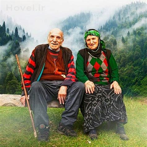 0187 عکس بهنوش بختیاری از یک پیرمرد و پیرزن روستایی در طبیعت 