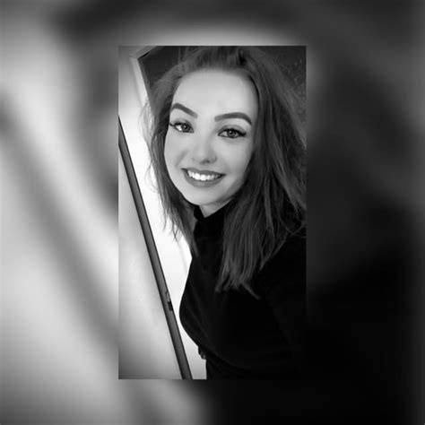 Lena Lenavesela • Threads Say More