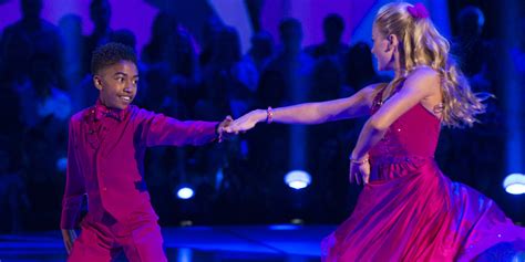 Miles Brown Whirls Rylee Arnold Around On The Dance Floor On ‘dwts