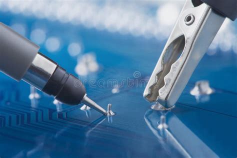 Measuring Electronic Signal Using Oscilloscope On The Pcb Electronics Repair And Digital