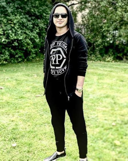 عکس و بیوگرافی محسن یگانه