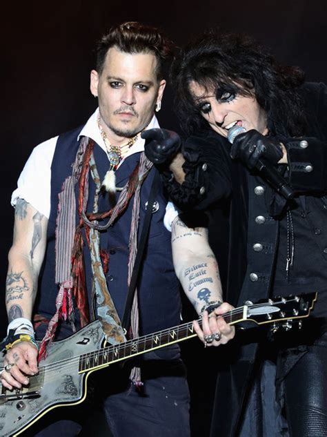 Amber Heard Hid In Bathroom Of Private Jet After Row With Johnny Depp