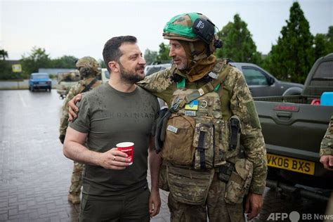 ゼレンスキー氏、東部ドネツク州の前線訪問 写真6枚 国際ニュース：afpbb News