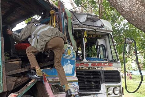 රිය අනතුරකින් 33ක් රෝහලට Sri Lanka News