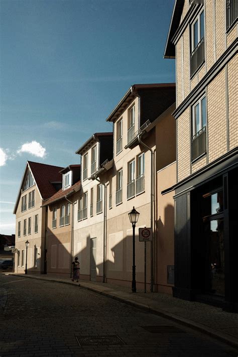 건물 건축 걷고 있는 게이블 관광 구시가지 그림 같은 그림자 기이 한 낮 도시 거리 도시의 도이체스 파흐베르크 독일 램프 맑은 하늘 문화 반