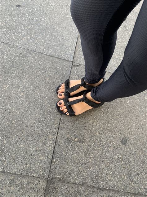 Happy Friday 👀 R Feetishh