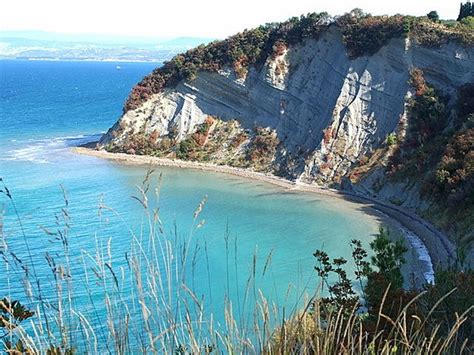 Плажата „Месечев залив“ во Словенија една од најубавите во светот Независен Весник