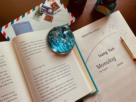 쓰는마음 오래된 편지를 읽습니다 나도 이젠 일주일에 두 번의 당신의 편지가 마치 하루에 세 번 먹는 밥과 같이 도저히 거를 수 없는 것 만약 그렇지 못하면 나의