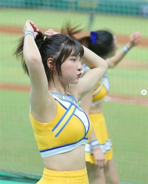 街頭捕獲啦啦隊女神！峮峮「火辣身材」外洩 萬粉暴動：要融化了