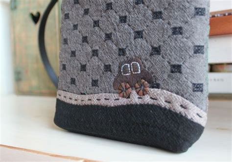 퀴니퀼트 바람언덕 크로스백 직접 만드시는 퀼트 Diy 패키지입니다 격자 무늬 원단으로 요즘 유행하는 스탈로 크로스백을 만들어 보았어요 간단한 외출시 스마트폰 지갑