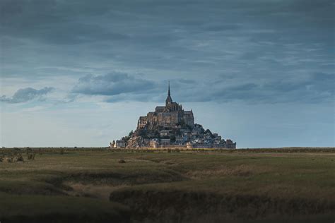 건축 경치 관광 교차로 구름 노르망디 높은 경치 다리 대낮 도로 드론 랜드마크 만 모험 몽생미셸 문화 물 바다 바다 경치 섬 수녀원