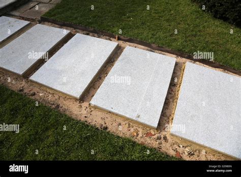 Laying A Paving Slab Path Laying Paving Slabs Paving