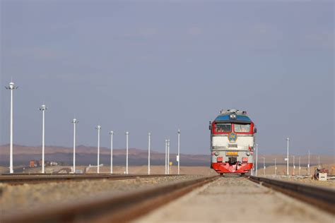 Тавантолгой Гашуунсухайт чиглэлийн төмөр зам ашиглалтад орлоо