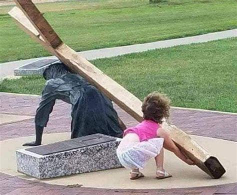 Б Өдөр бүр үнэртүүлчихсэн явдаг хөрш залууг өвдөлтөө намдаах гэж уудгийг чи мэдэхгүй 😔