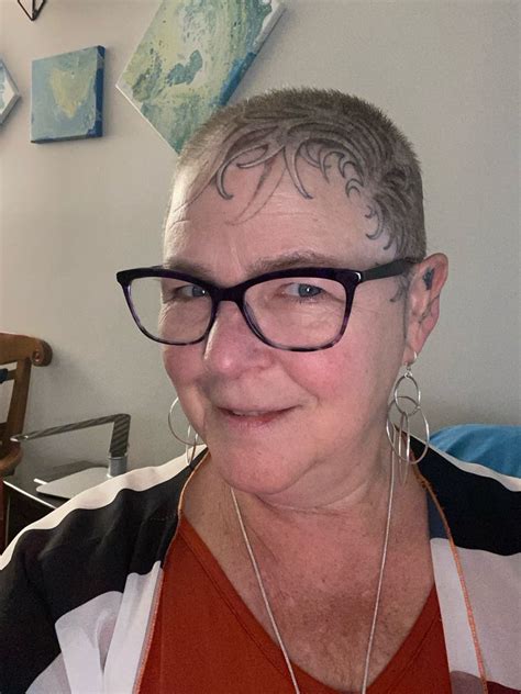 Looking For Photos Of Women With Round Faces And Shaved Heads Check