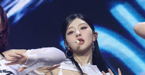 [포토] 키스오브라이프 하늘 성숙해진 막내의 춤선