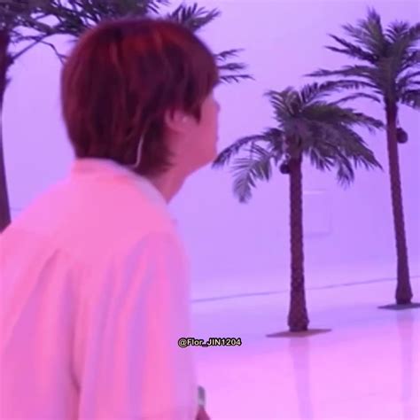 공놀이 하는 석지니 Flor Jin 석진아 밥 세끼 다 먹자 엄마소원 매일 김석진 앨범 내달라고 말하는 사람 Flor Jin1204