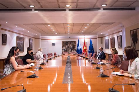 Министрите Шахпаска и Филипче се сретнаа со дел од родителите кои ја користеа мерката за