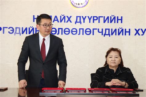 ОЛОН УЛСЫН ЭМЭГТЭЙЧҮҮДИЙН БАЯРЫН БОСГОН ДЭЭР ДАРХАН БЭР ҮҮД ТОДОРЛОО