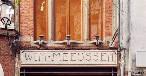 벽난로 앞에 앉아있는 화재 장소 사진 Unsplash의 무료 앤트 워프 이미지