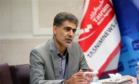 معلمان بازنشسته برگه‌های امتحانات نهایی تصحیح می‌کنند