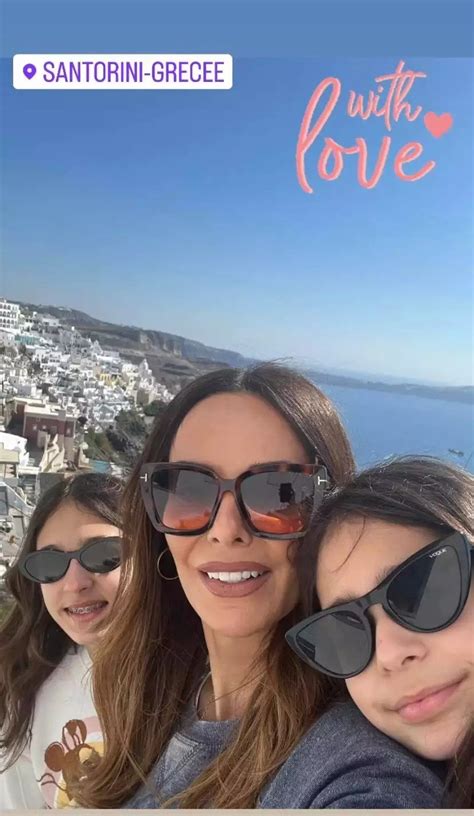 Μελαχρινές κούκλες Οι κόρες της Μπέτυς Μαγγίρα μεγάλωσαν οι σπάνιες φώτο που δημοσίευσε μετά