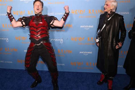 لباس ایلان ماسک و مادرش در مراسم هالووین خبرساز شد تصاویر