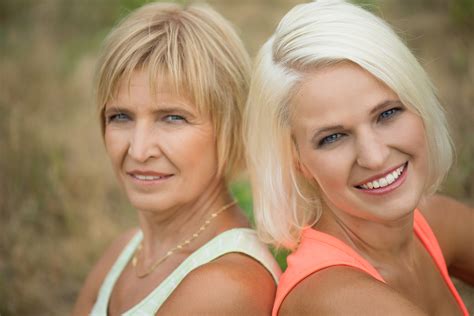 Mutter mit töchter nackt Mutter Lehrt Tochter Wie Zu Ficken Porn