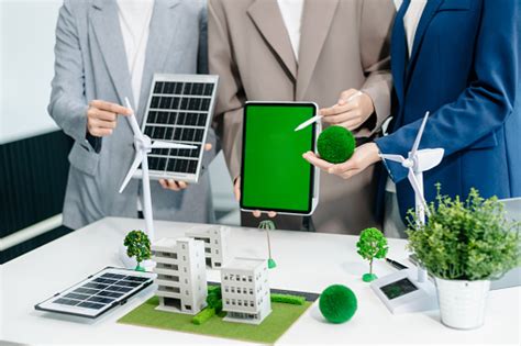 업무용 기술 및 업무에 노트북을 사용하는 비즈니스 팀 사람들 Net Zero 및 탄소 중립 Conceptnet Zero 아이콘 사업가에 대한 스톡 사진 및 기타 이미지