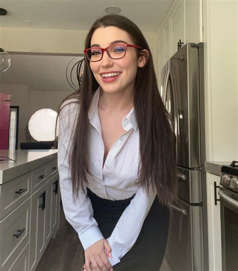 Who Is Lily Lou Age Height Weight Relationships And Family