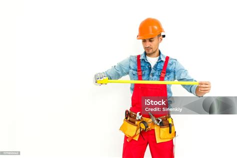 밧줄을 당기는 건설 노동자 흰색에 고립 된 전체 길이 스튜디오 샷 건설 산업에 대한 스톡 사진 및 기타 이미지 건설 산업 건설업자 공구벨트 Istock