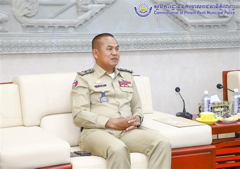 ឧត្តមសេនីយ៍ឯក ស ថេត ជួបពិភាក្សាការងារ