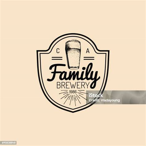 크 래 프 트 맥주 유리 로고입니다 라 거 컵 복고풍 기호입니다 손 일 그림을 스케치 했다 벡터 빈티지 함께 레이블 또는 배지입니다 0명에 대한 스톡 벡터 아트 및 기타