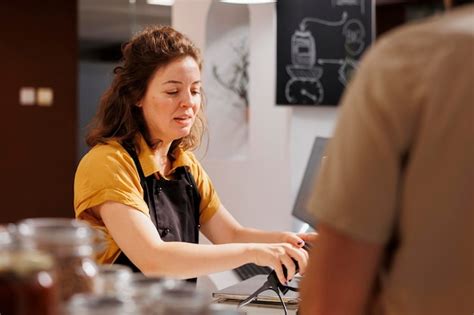 Premium Photo Woman Using Bar Code Scanner In Bio Shop