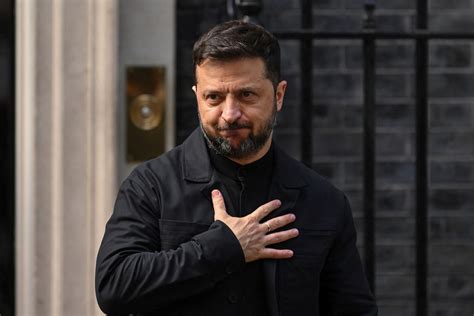 СМИ заметили «печальный вид Зеленского на саммите НАТО Газета Ru Новости