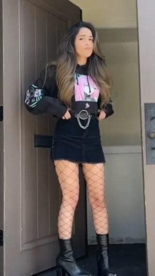 Valkyrae Hot 💜 Rvalkyrae1