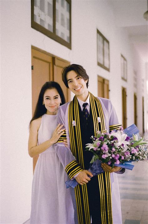 บันเทิง ‘จี๋ สุทธิรักษ์ สุดปลื้ม จบรัฐศาสตรมหาบัณฑิต จุฬาฯ ครอบครัวพร้อมต้นสังกัด ร่วมแสดง