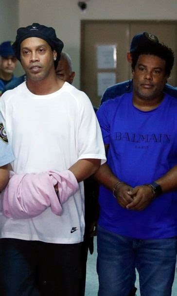 Handcuffed Ronaldinho And Brother Appear In Paraguayan Court Fox Sports
