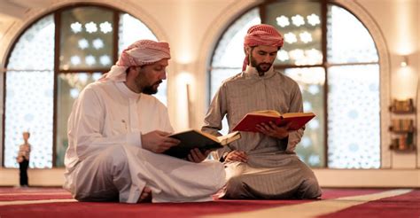 অপবিত্র কাপড়ে কোরআন তেলাওয়াত করা যাবে