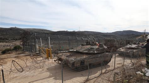 Сирийски бунтовник екзекутира приближен на Асад хранил домашния си лъв със затворници Nova