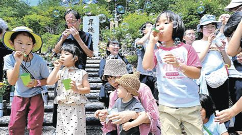 《日航機事故38年》墓標に「久しぶり」 規制解除で慰霊登山2倍 上毛新聞電子版｜群馬県のニュース・スポーツ情報